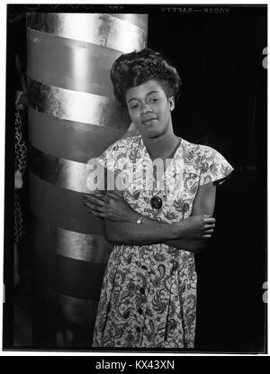 Sarah Vaughan. Portrait of the American jazz singer, Sarah Lois Vaughan ...