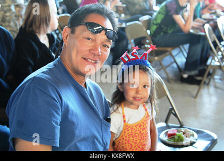 US army family fun day Stock Photo - Alamy