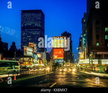 New York 1980s, Times square, car traffic, night, Manhattan, New York ...