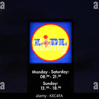 Lidl, Supermarket, sign, illuminated, night, England, UK Stock Photo ...