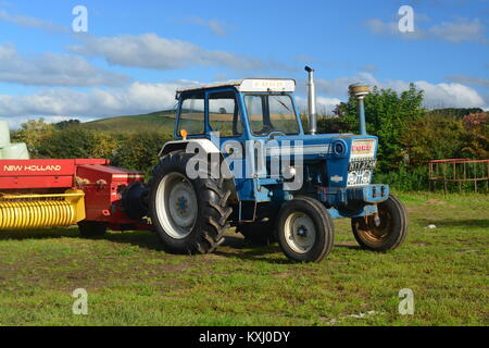 Ford 7000 Tractor Stock Photo - Alamy
