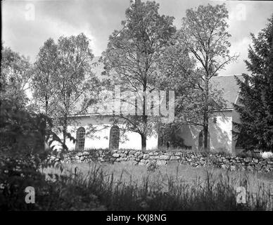 This 1949 photograph by Anders Beer Wilse captures the Andebu Church in ...