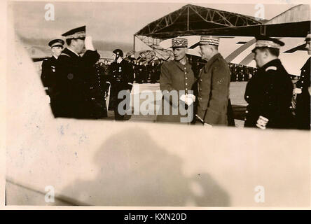 BA144 Ain-Arnat - Sétif 1940 inspection gnx Weygand-Nogues Stock Photo - Alamy