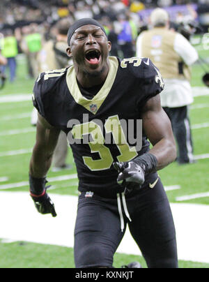 New Orleans Saints cornerback Chris Banjo (31) covers a punt against ...