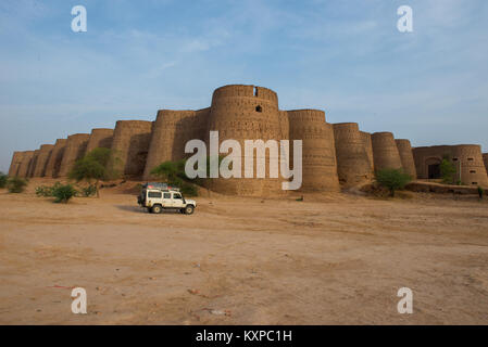 Towers of the Fort, Derawar, Pakistan Stock Photo - Alamy