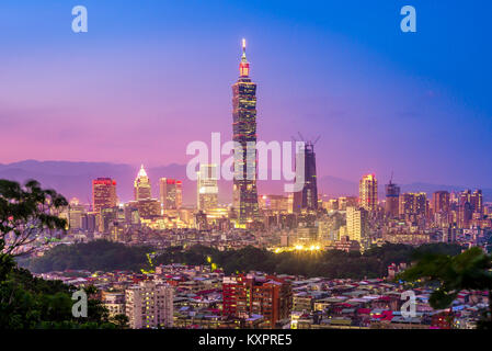 Night aerial view of the Taipei 101 and cityscape from Xiangshan at ...