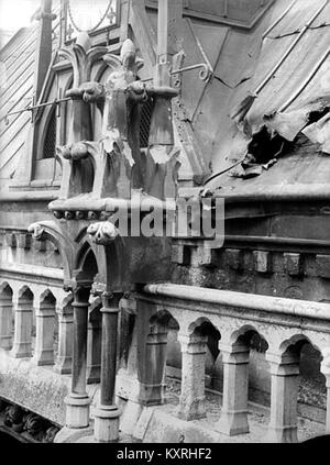 Cathédrale Notre-Dame - Transept sud bas-relief décorant le ...