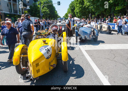 vintage Bugatti type 35A at mille miglia 2009, arrival at Siena Stock ...