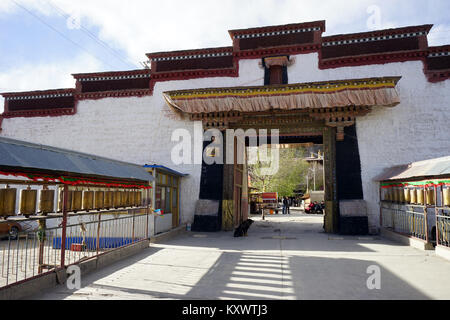 GYANTSE, CHINA - CIRCA MAY 2017 Altar in Gyantse monastery Stock Photo ...
