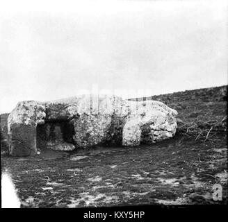 Gertrude Bell. Tell Ahmar. Stone Assyrian lion (J 136 Stock Photo - Alamy