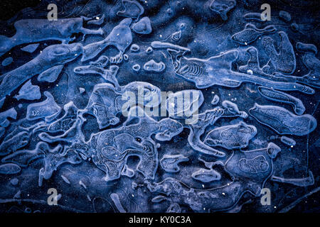 Crest of ice Stock Photo - Alamy
