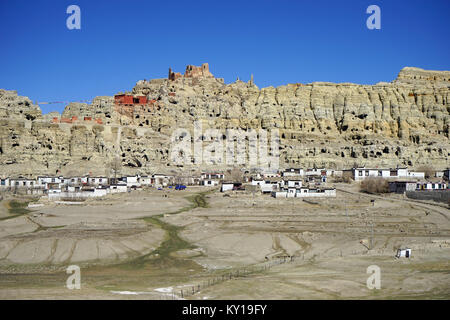 Piyang Caves and ruins in Tibet, China Stock Photo - Alamy