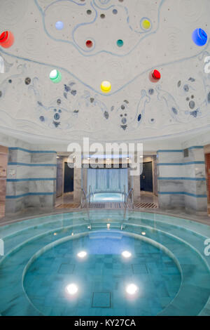 Schweiz, Engadin, Bad Scuol, Thermalbad Bogn Engiadina Stock Photo - Alamy