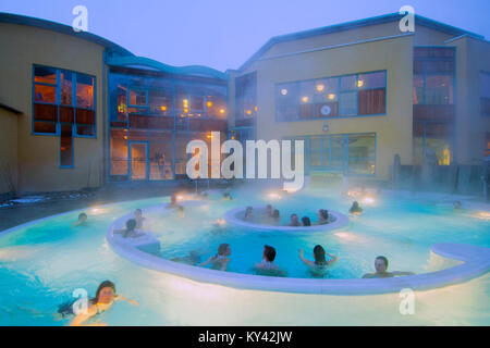 Schweiz, Engadin, Bad Scuol, Thermalbad Bogn Engiadina Stock Photo - Alamy