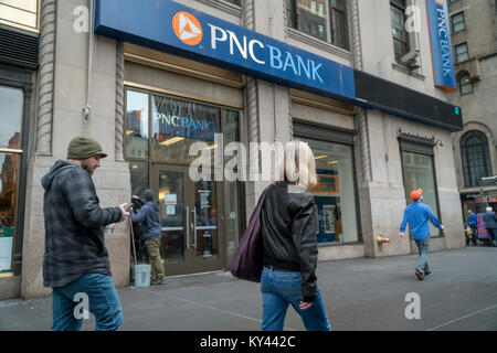 PNC Bank ATM Stock Photo - Alamy