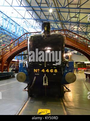The front of the Mallard steam train Stock Photo - Alamy
