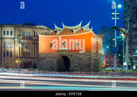 night view of cheng-en gate, the northern gate of old taipei city Stock ...