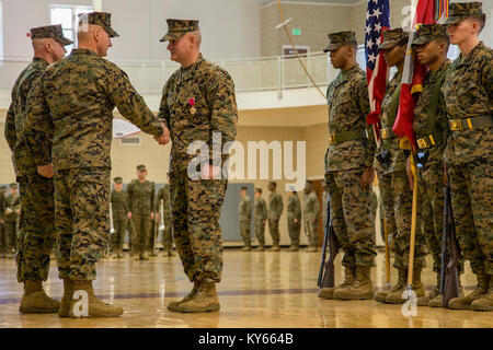Brig. Gen. Julian Alford, left, Janet Taylor, center, and her husband ...