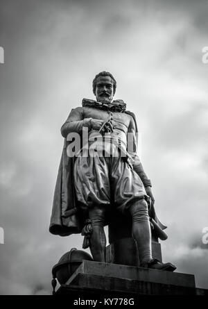Statue of Bruges scientist Simon Stevin, Bruges, Belgium Stock Photo ...