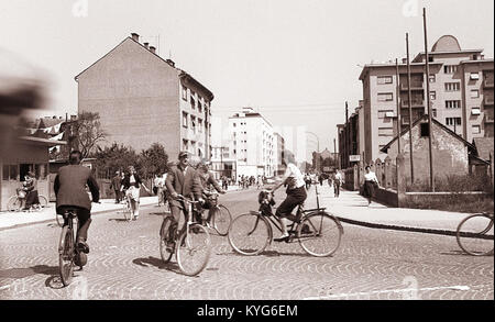 Promet na križišču ulice Moše Pijada in Gorkega 1960 Stock Photo - Alamy