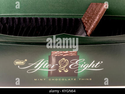 Close up of a box of Nestle After Eight mint chocolate thins Stock ...