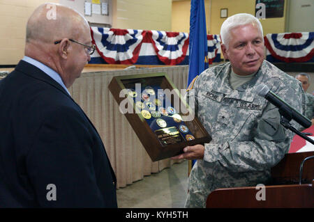 Commonwealth of Kentucky National Guard personnel meeting and awards ...
