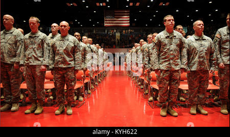 Soldiers from the 2nd Battalion, 138th Field Artillery return home from ...