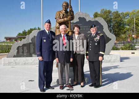 Gov. Steve Beshear tours the Kentucky National Guard Memorial in ...
