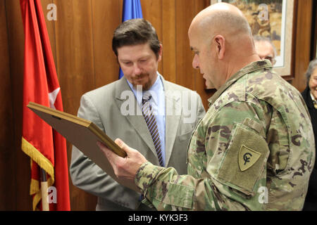 Col. retired Mike Abell receives the Legion of Merit and the Kentucky ...