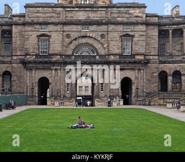 Old College, University of Edinburgh courtyard facade detail Stock ...