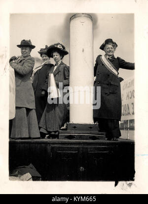 Suffragettes at the Oxford and Cambridge Boat Race Women with Women's ...