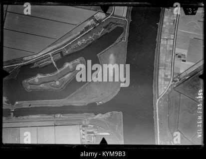 Historic aerial photograph of Fort bij Asperen, taken between 1920 and ...