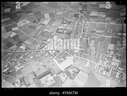 Aerial photograph of Uithuizen, taken between 1920 and 1940, capturing ...