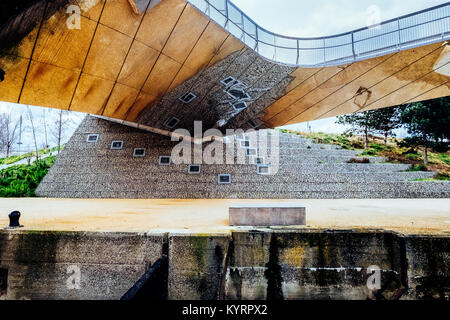 Reflective bridge queen Elizabeth olympic park Stock Photo - Alamy