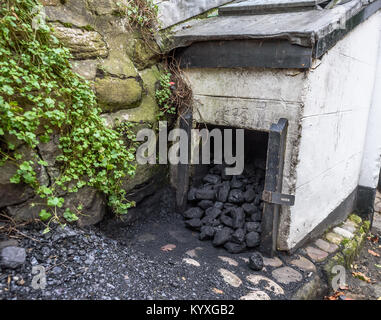 Coal bunker, small domestic coal bunker Stock Photo - Alamy