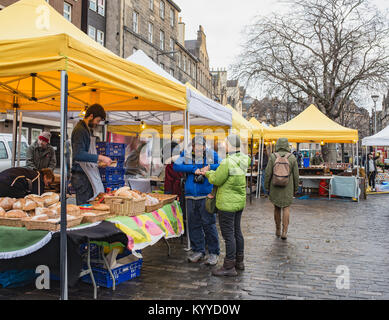 Street scene in the Grassmarket Edinburgh Scotland Stock Photo - Alamy