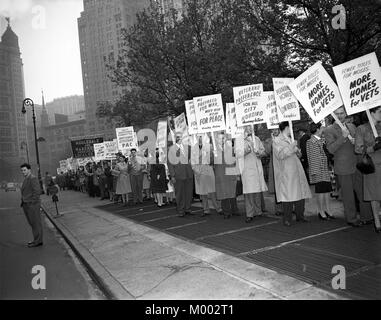 1946 WWII Veterans Housing Protests City Hall, New York Stock Photo - Alamy