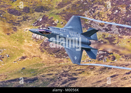 Mach Loop F-35 Stock Photo - Alamy