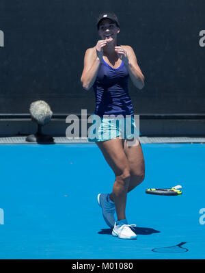 United States' Bernarda Pera celebrates beating France's Caroline ...