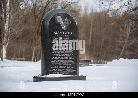 Alan Freed Grave Stock Photo - Alamy