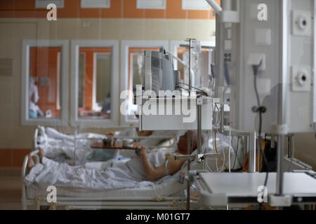 Burn unit room in hospital Stock Photo - Alamy