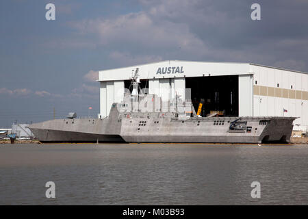 The USS Independence (LCS 2), a littoral combat ship, is seen steaming ...