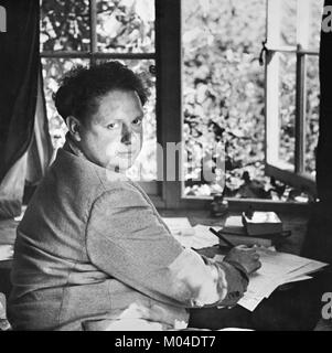 Dylan Thomas (1914-1953). Portrait of the Welsh poet and playwright by ...