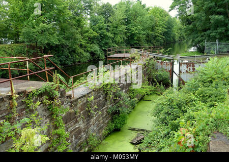 The canal lock at Windsor Locks Canal State Park Trail in Suffield ...