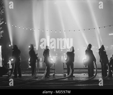 This image depicts a fire-fighting demonstration in Overschie ...