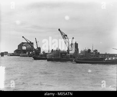 Construction of a new bridge over the Oude Maas River, documented in ...
