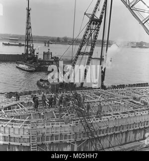 This photograph shows the construction of the Brienenoord Bridge in the ...