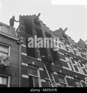 A fire in the Bethanienstraat in Amsterdam caused significant damage to ...