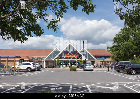 Tesco Superstore, Mutton Lane, Potters Bar, Hertfordshire, England ...