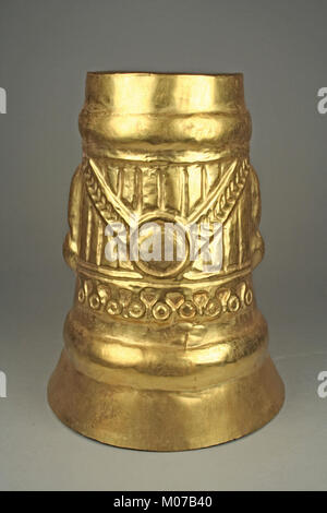 This beaker features an inverse-face design, a unique artistic approach ...